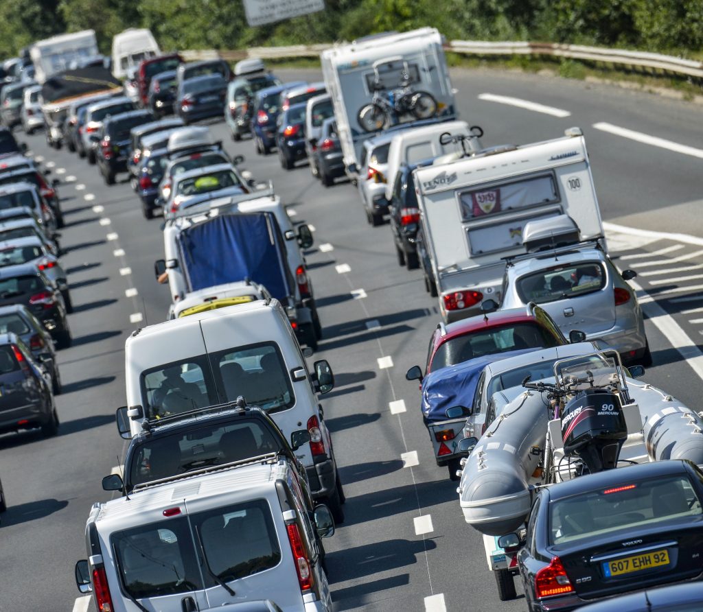 7773442354_des-vehicules-dans-un-embouteillage - TransportShaker